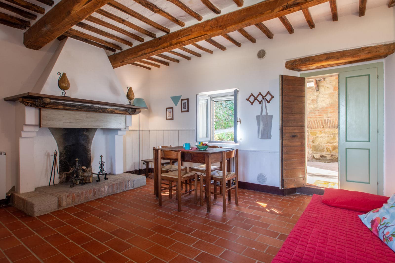 Frasca: Apartment and shared pool close to a village